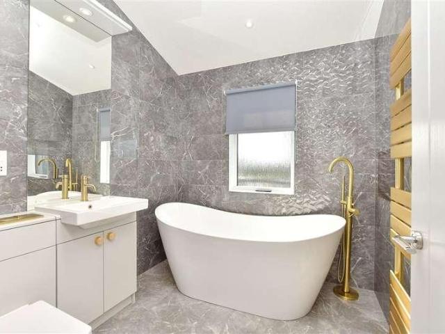 2 bed property for sale