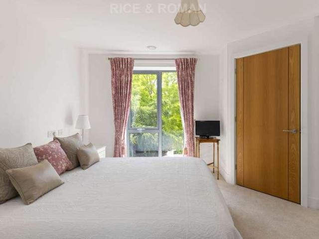 2 bed property for sale