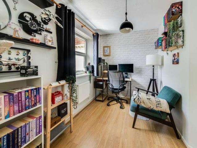 2 bed property for sale