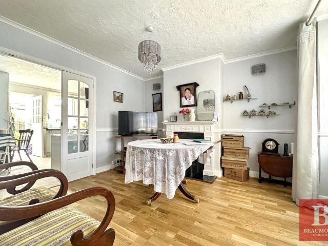 2 bed property for sale