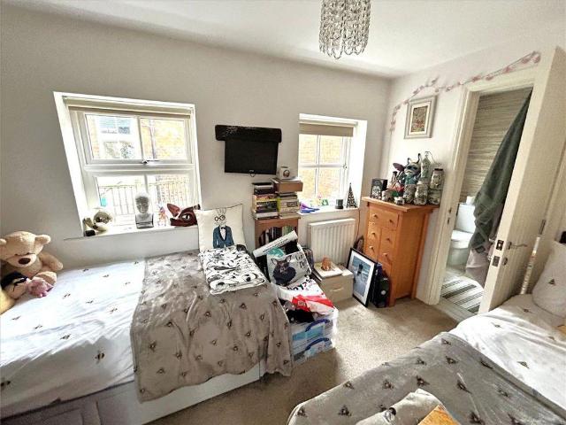 2 bed property for sale