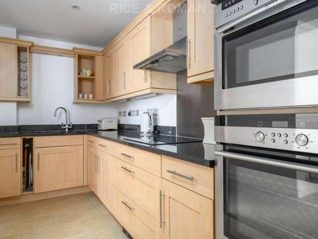 2 bed property for sale