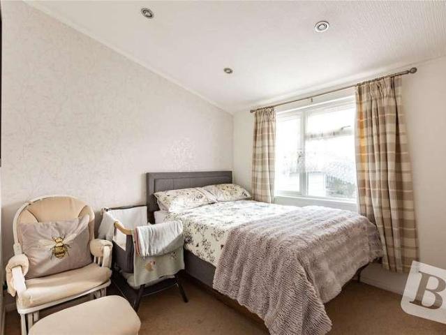 2 bed property for sale