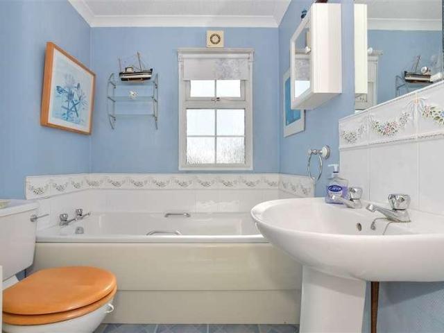 2 bed property for sale