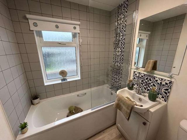 2 bed property for sale