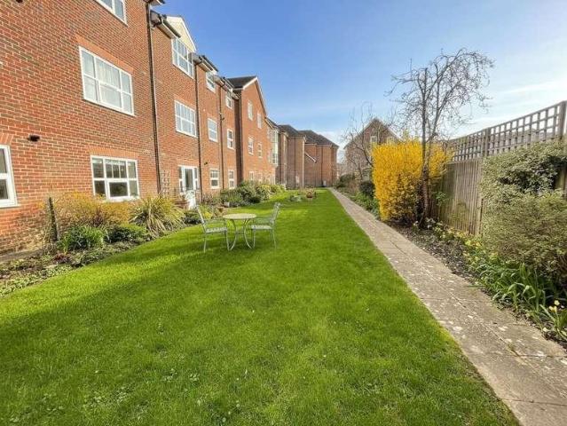 2 bed property for sale