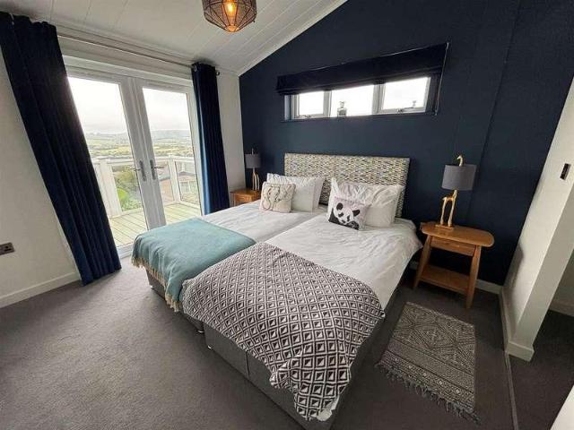 2 bed property for sale