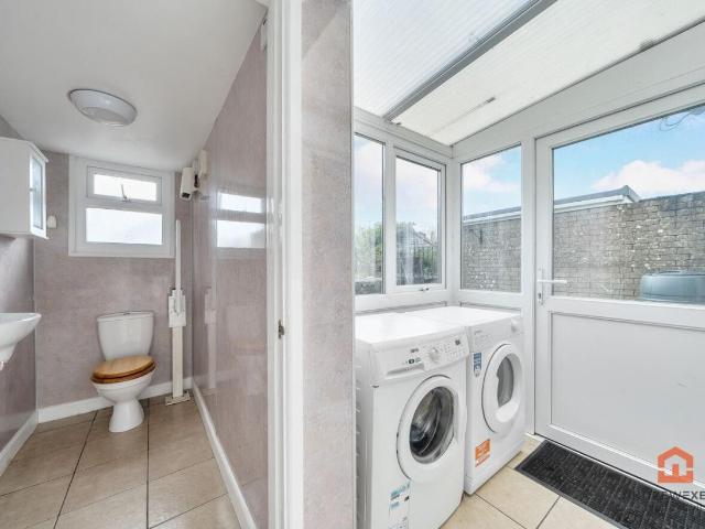 2 bed property for sale