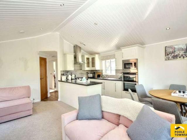 2 bed property for sale