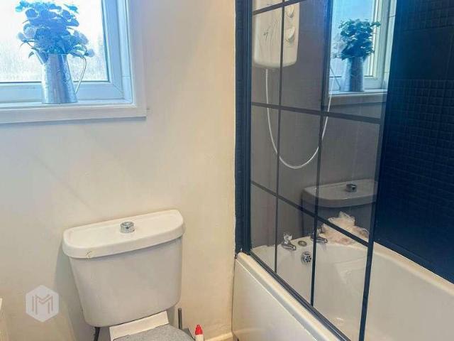 2 bed property for sale