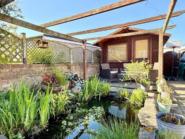 2 bed property for sale