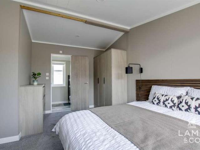 2 bed property for sale
