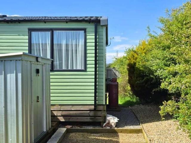 2 bed property for sale