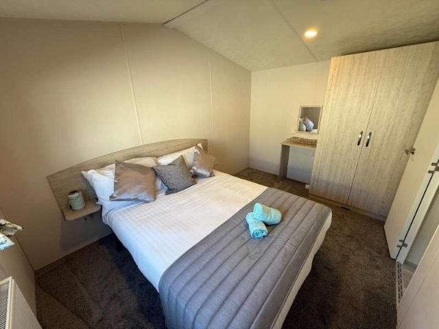 2 bed property for sale