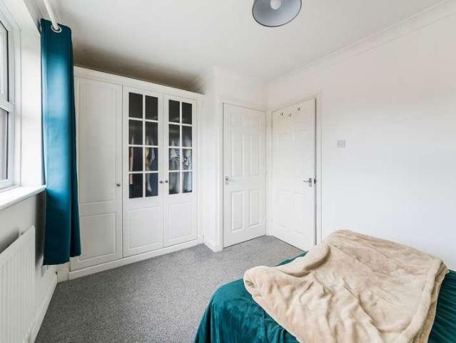 2 bed property for sale