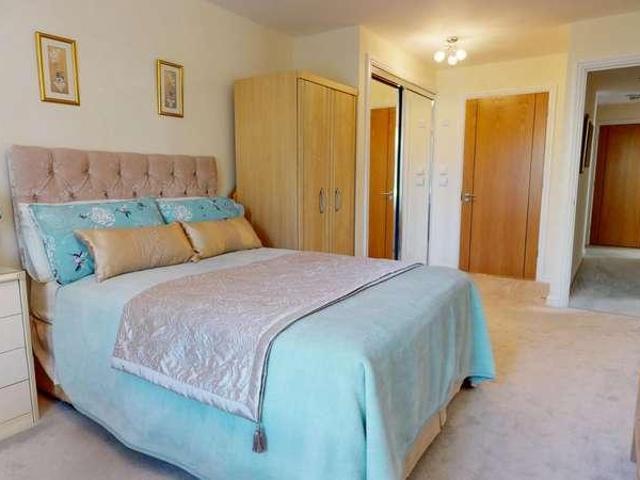 2 bed property for sale