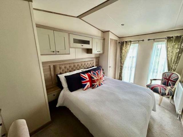 2 bed property for sale