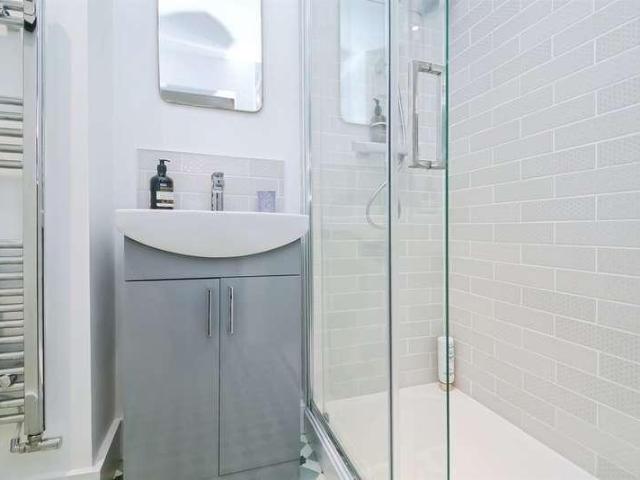 2 bed property for sale