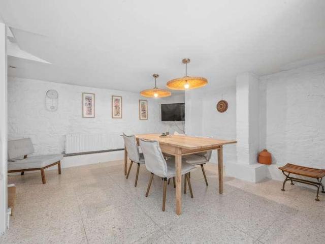 2 bed property for sale