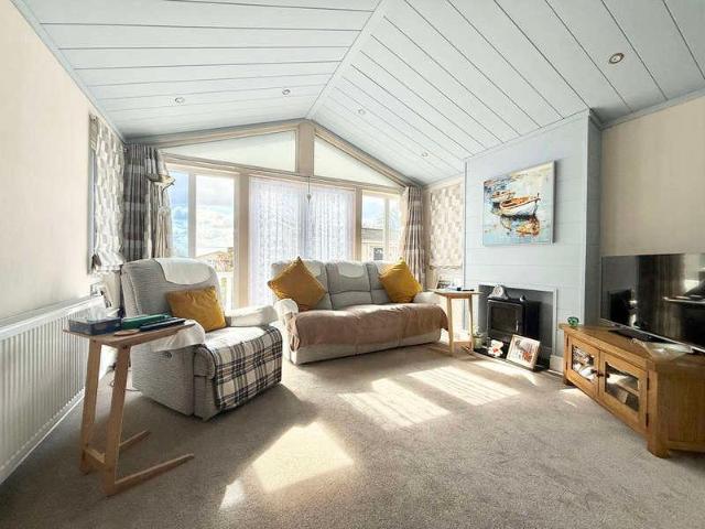 2 bed property for sale