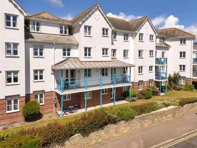 2 bed property for sale