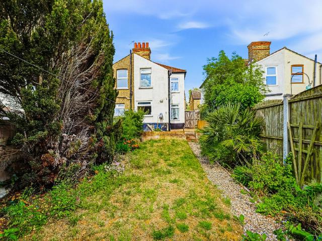 2 bed property for sale