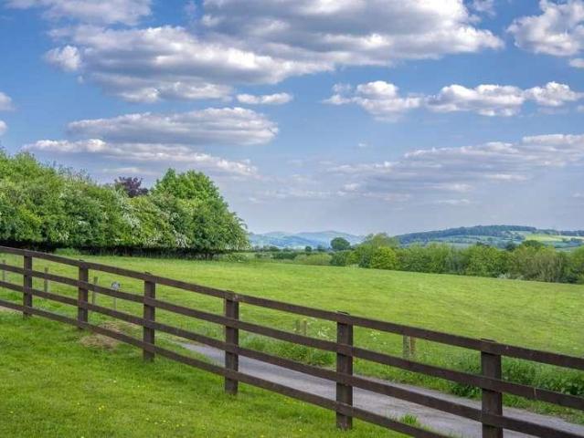 2 bed property for sale