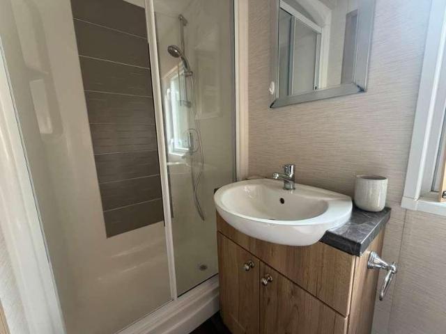2 bed property for sale