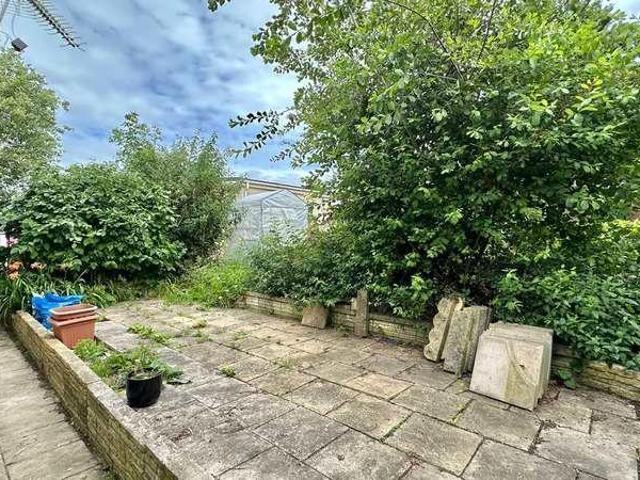 2 bed property for sale