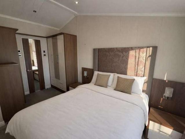 2 bed property for sale