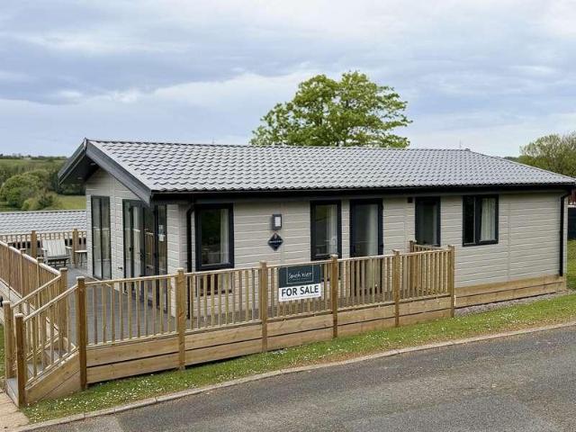2 bed property for sale