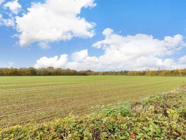 2 bed property for sale