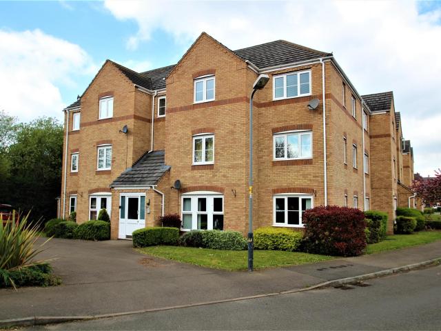 2 bed room to let in Gardeners End, Rugby, Warwickshire