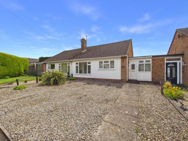 2 BED Semi detached bungalow To rent
