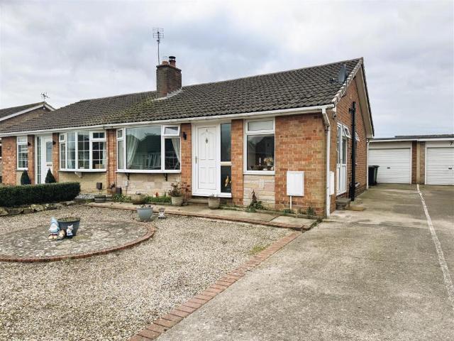 2 bed Semi detached bungalow to rent in Bishopthorpe North Yorkshire, YO23, from Hudson Moody Micklegate. 34054