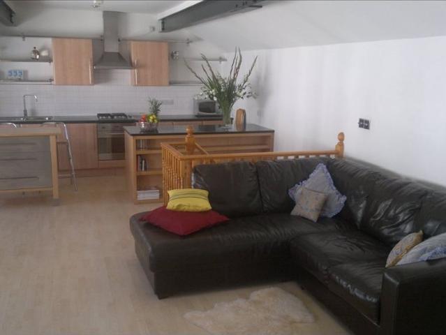 2 Bed Semi Detached House, Medway Buildings, E3