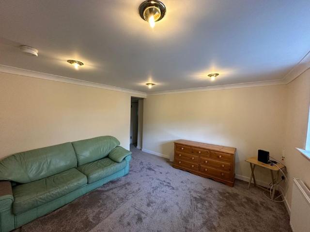 2 Bed Semi Detached House, Mirrlees Lane, G12