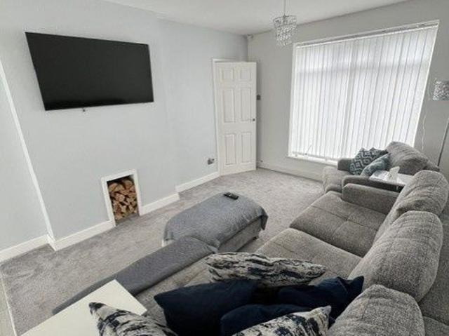 2 Bed Semi Detached House, Barncroft Road, LS14