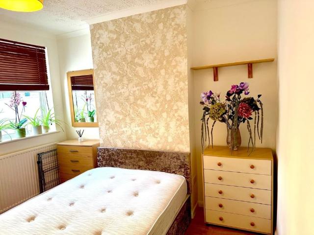 2 Bed Semi Detached House, Boyd Road, SW19