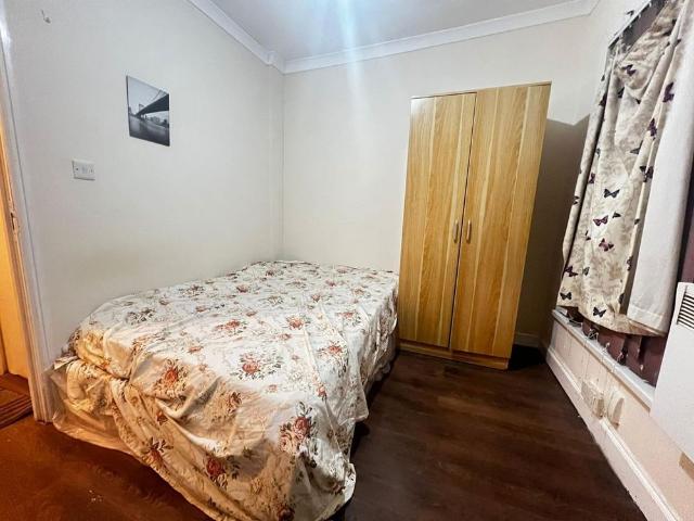 2 Bed Semi Detached House, Cromwell Road, LU3