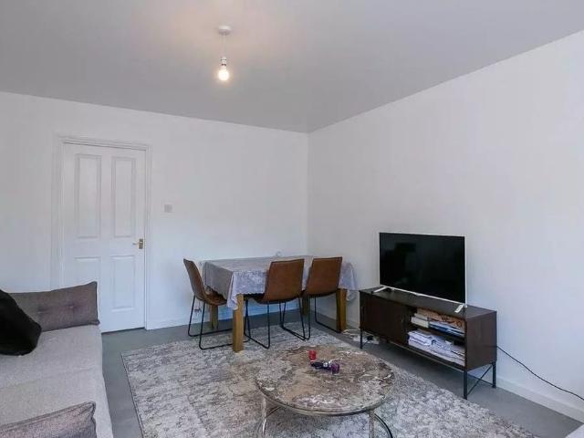 2 Bed Semi Detached House, Hay Drive, EH16