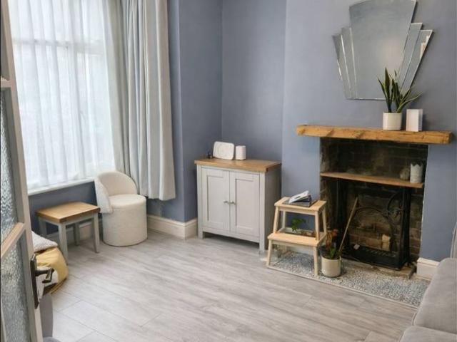 2 Bed Semi Detached House, Kynaston Road, CR7