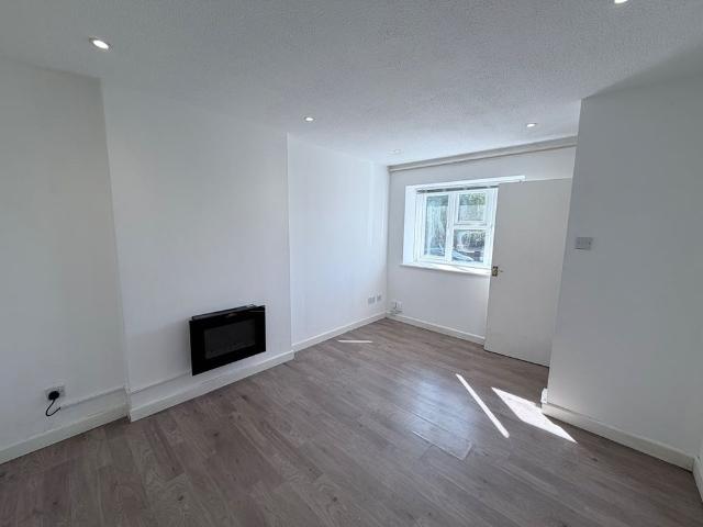 2 Bed Semi Detached House, Kent St North, B18