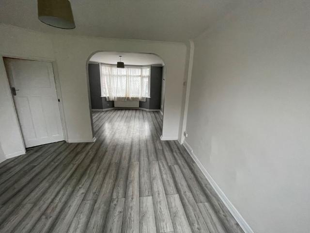 2 Bed Semi Detached House, St. Winifreds Avenue, LU3