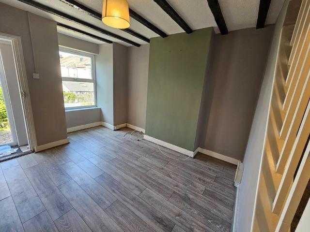 2 Bed Semi Detached House, Selsdon Road, CR2
