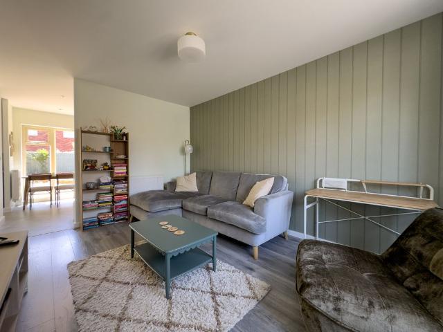 2 bed Semi Detached House To Let