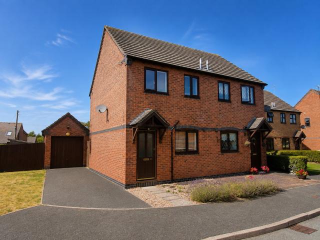 2 bed Semi Detached House to Let