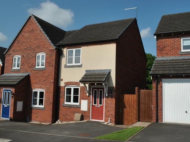 2 bed Semi Detached House to Let