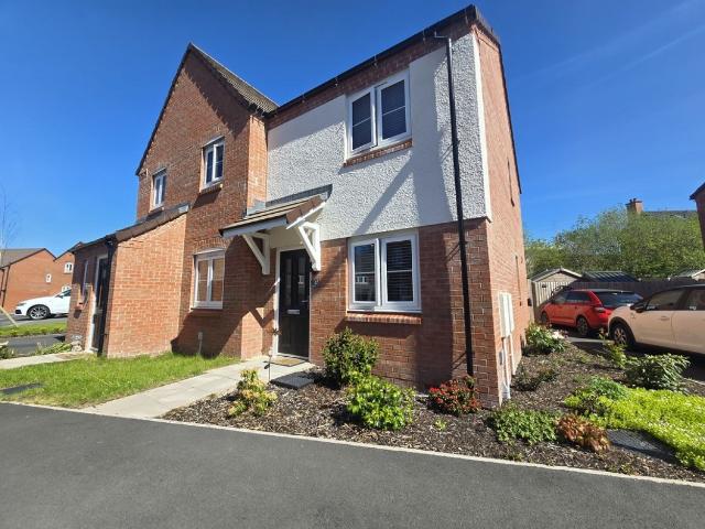 2 bed Semi Detached House to Let