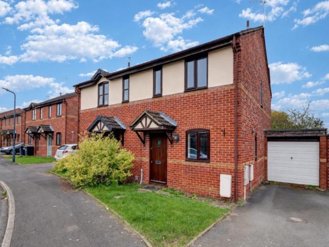 2 BED Semi detached house To rent
